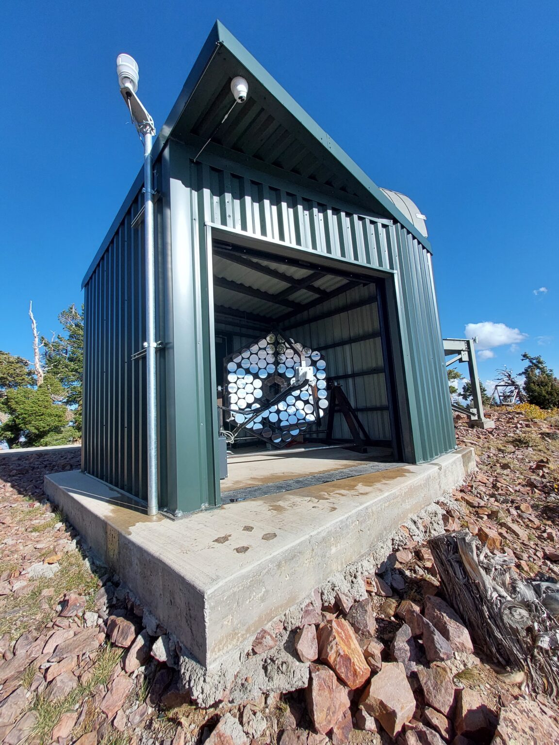Detecting Ghostly Neutrinos that Skim Earth’s Crust | astrobites